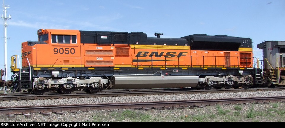 BNSF 9050